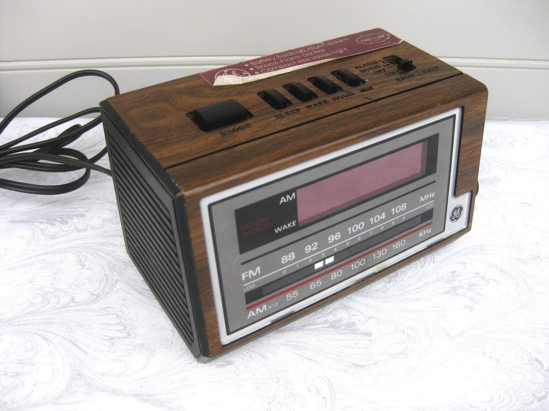 Retro GE General Electric Digital Clock Radio Model 7-4601A W/ Battery ...