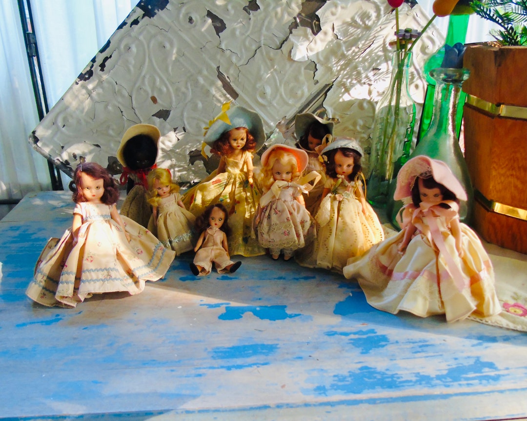 Lot of Vintage Story Book Blinking Dolls - Etsy
