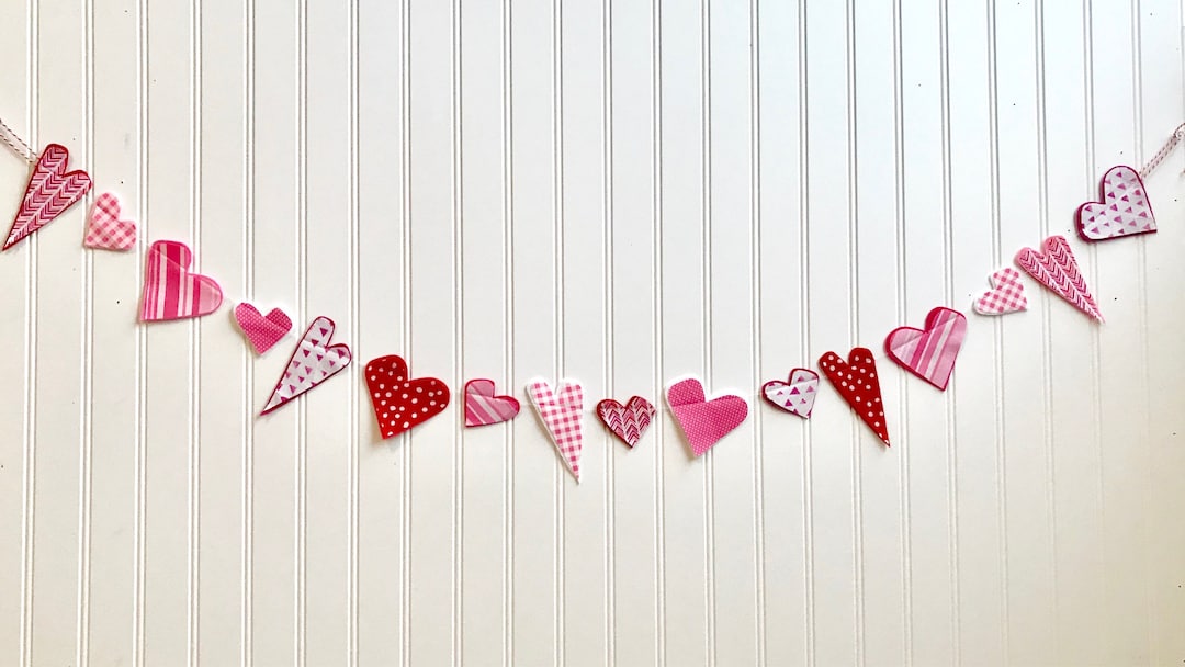 Heart Garland // Valentine's Day Garland // Valentine's Heart Garland ...