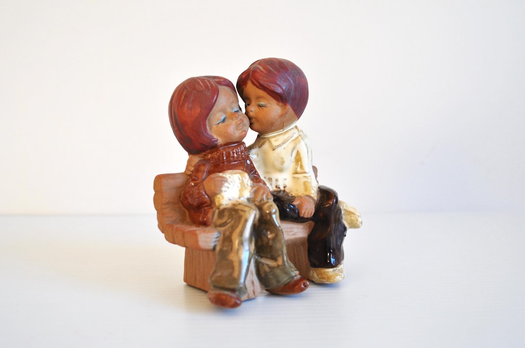 Vintage Retro GEMPO Pottery Kissing Couple Figurine 1970s Era Made in ...