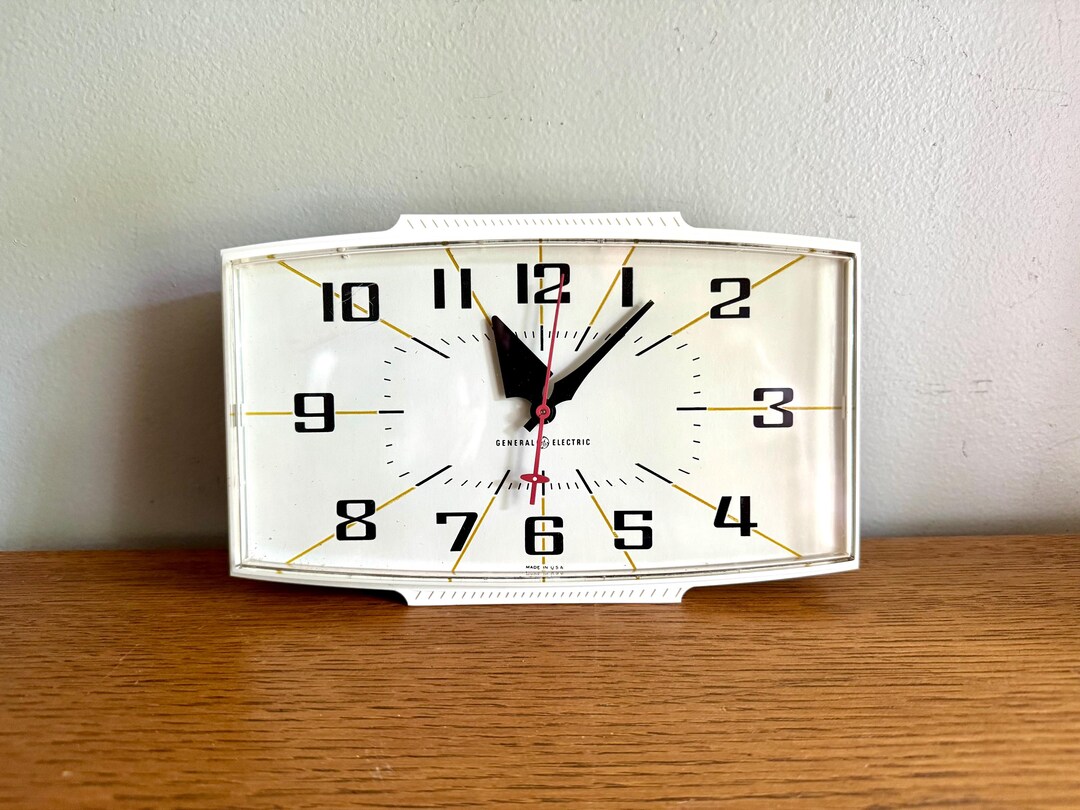 Vintage MCM General Electric Wall Clock | White G.E. 2153 Kitchen Clock ...