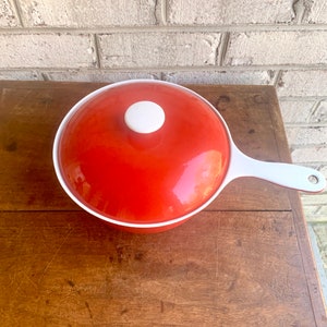 Vintage Red and White Enamel Prizer-ware Pot With Lid | Vintage Prizer ...
