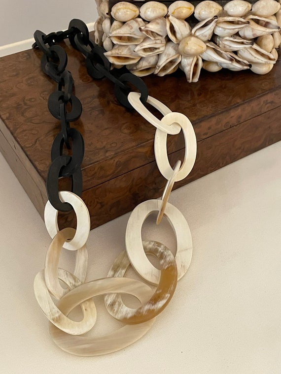 ivory and chain black - Gem