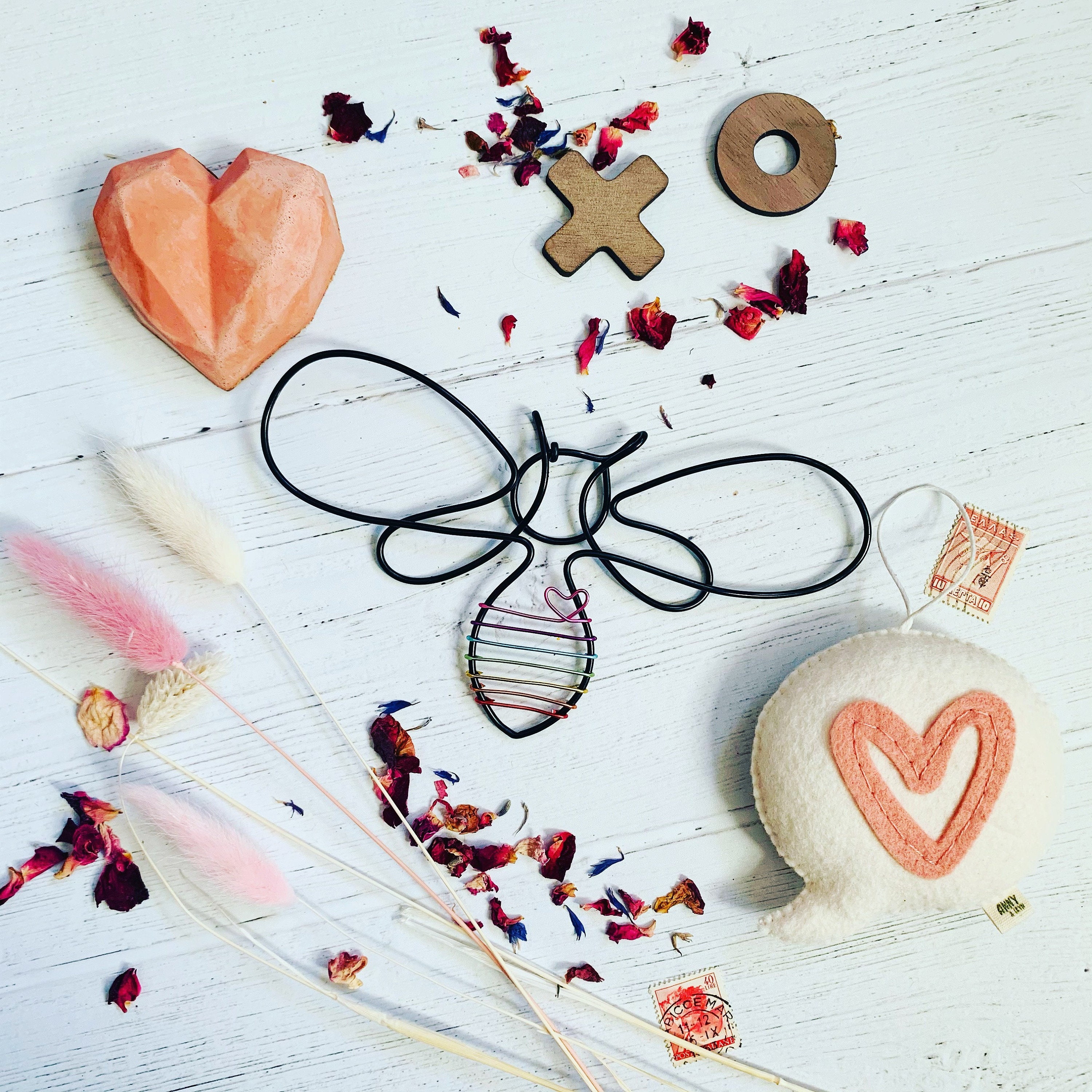 Handmade Wire BEE YOU plaque choice of colour wall art bee | Etsy