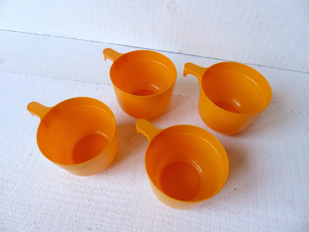 Vintage Seventies 4 Cups Mugs OLD Plastic Cups Kitchen Picnic Camping ...