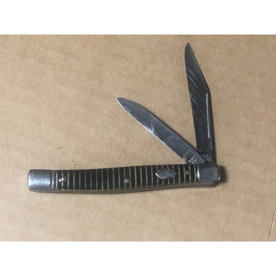 Vintage Imperial Pocket Knife With Dual Blades & Ribbed Handle Design ...