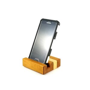 Smartphone Holder - Wooden Phone Dock for Phones With Case - Cell Phone ...