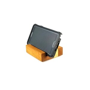 Smartphone Holder - Wooden Phone Dock for Phones With Case - Cell Phone ...