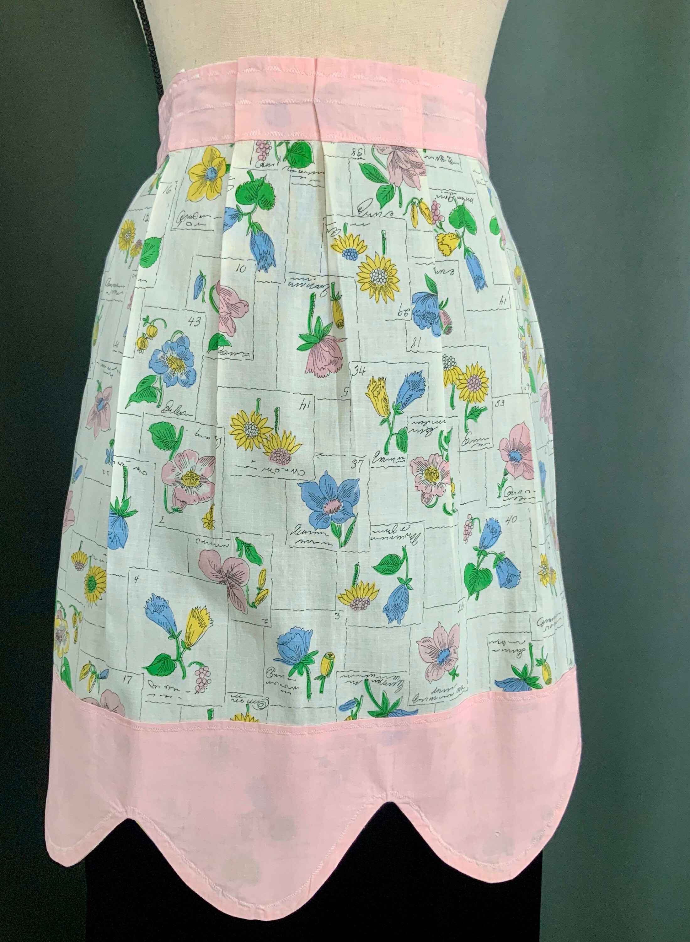 Pleats and Petals Vintage Apron - Etsy