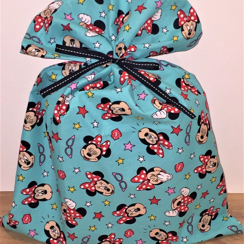 Minnie Mouse Gifts - 60+ Gift Ideas for 2025