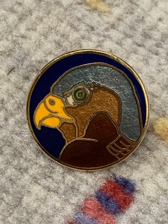 Falcon Head Enamel Pin Gold Tone Rare Vintage 1980s N… - Gem