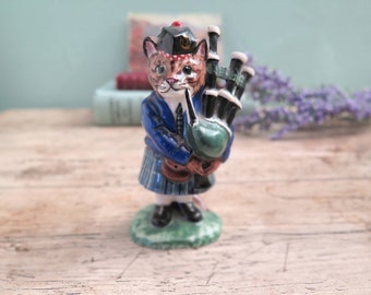 Mackatt Figurine - Etsy