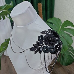 Delicate Shoulder Necklace for Bridal With Flowers and Long Pearls Vine ...