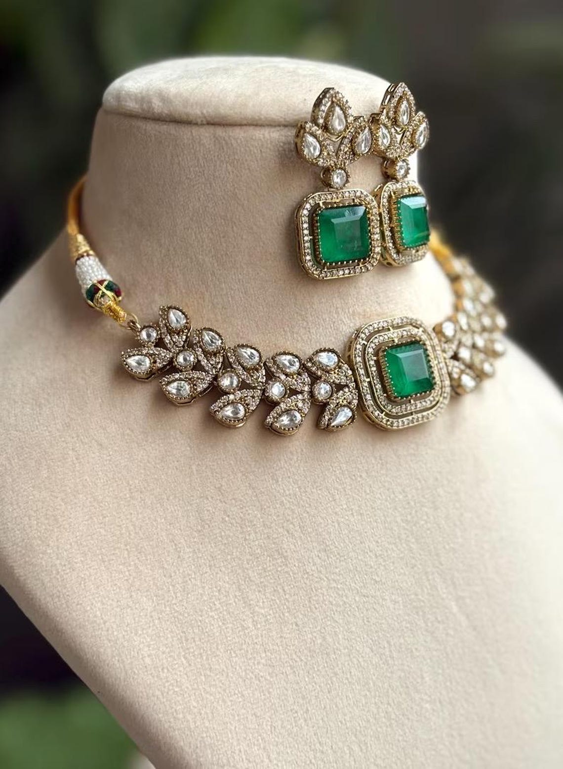 SHAINA Emerald Green Gold Victorian Choker Set With Earrings, Indian ...