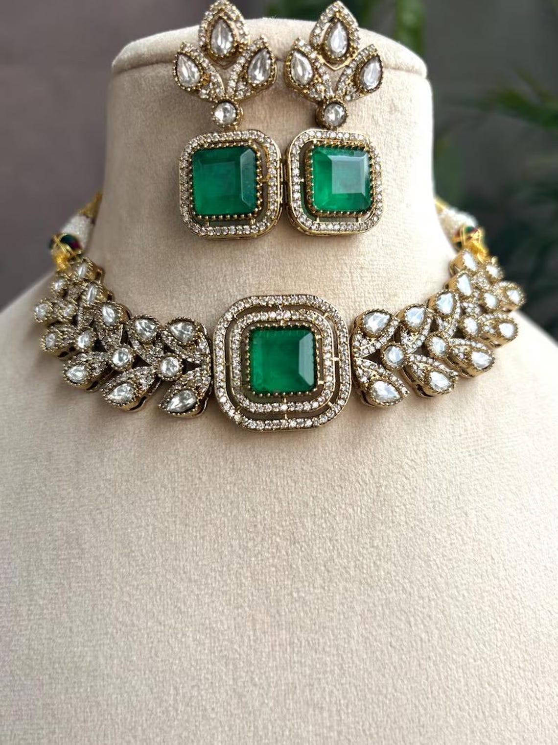 SHAINA Emerald Green Gold Victorian Choker Set With Earrings, Indian ...