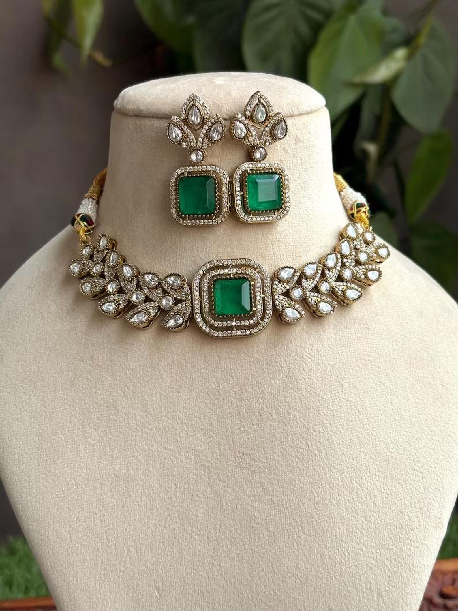 SHAINA Emerald Green Gold Victorian Choker Set With Earrings, Indian ...