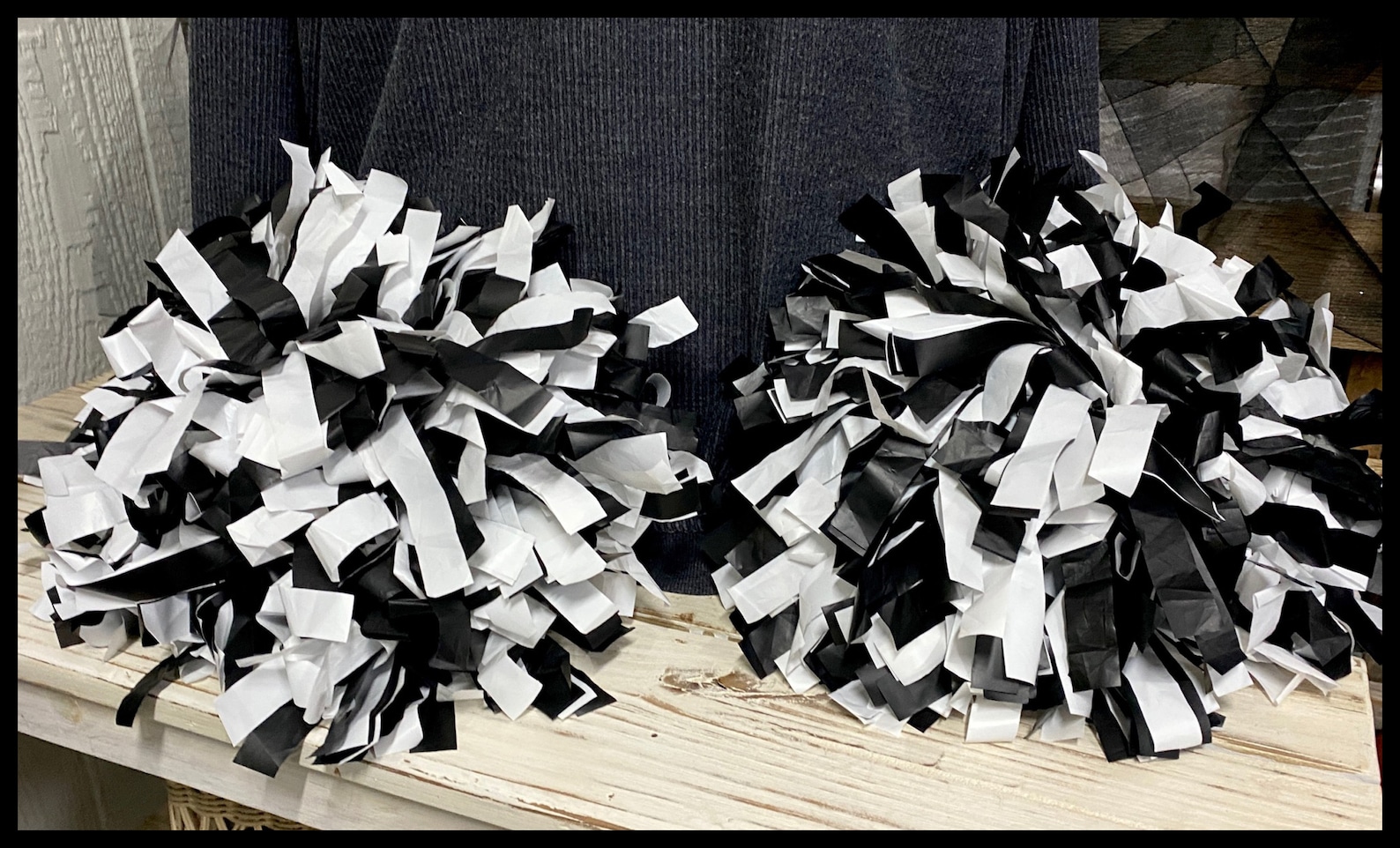 Cheerleader Spirit Pom , Girls Cheer Pom Poms, School Spirit, Pom Poms ...