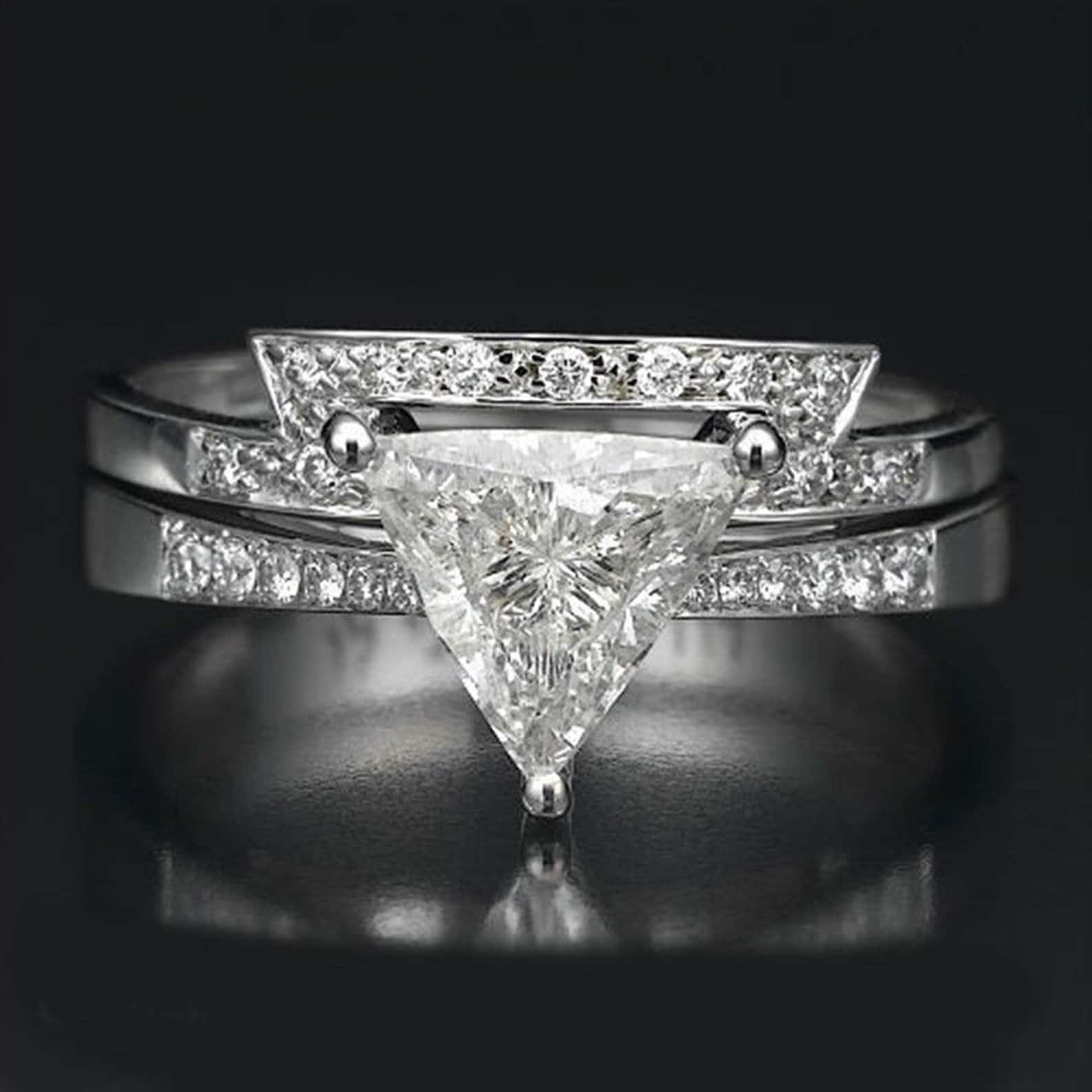 Elegant Triangle Diamond Ring Set / Solitaire Accents Diamond | Etsy