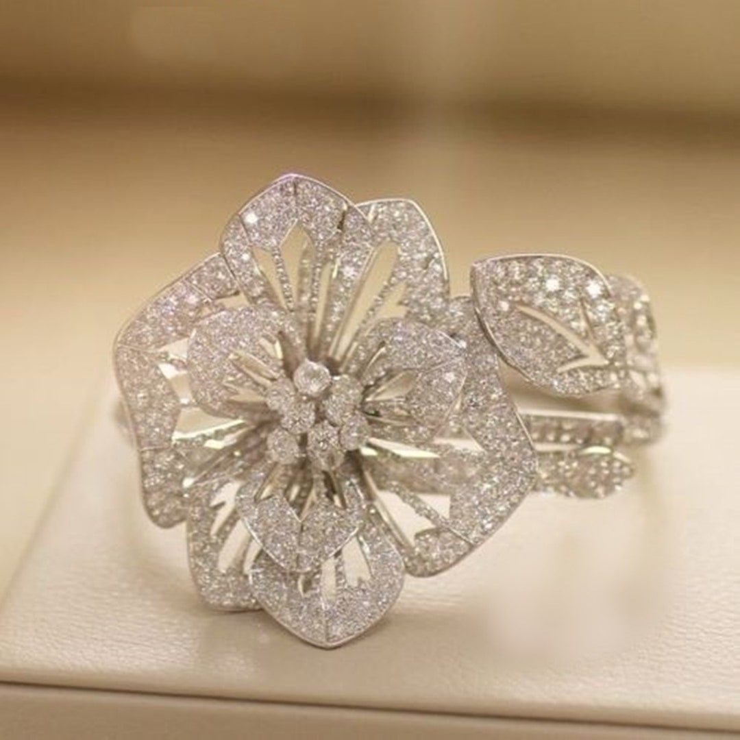 Stunning Big Flower Ring for Women, Round Cut Moissanite Diamond Ring ...