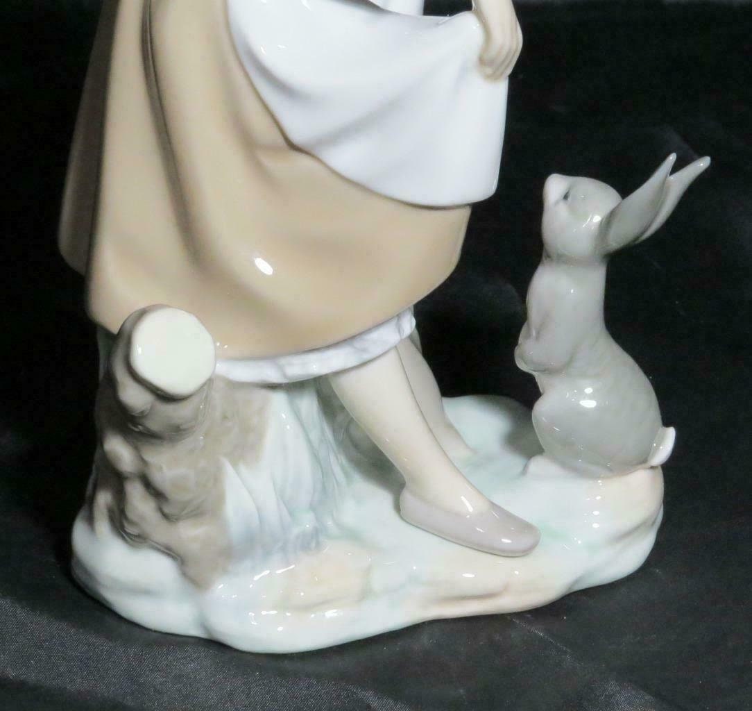 RETIRED LLADRÓ Rabbits Food 4826 Young Girl Bunny Figurine With ...