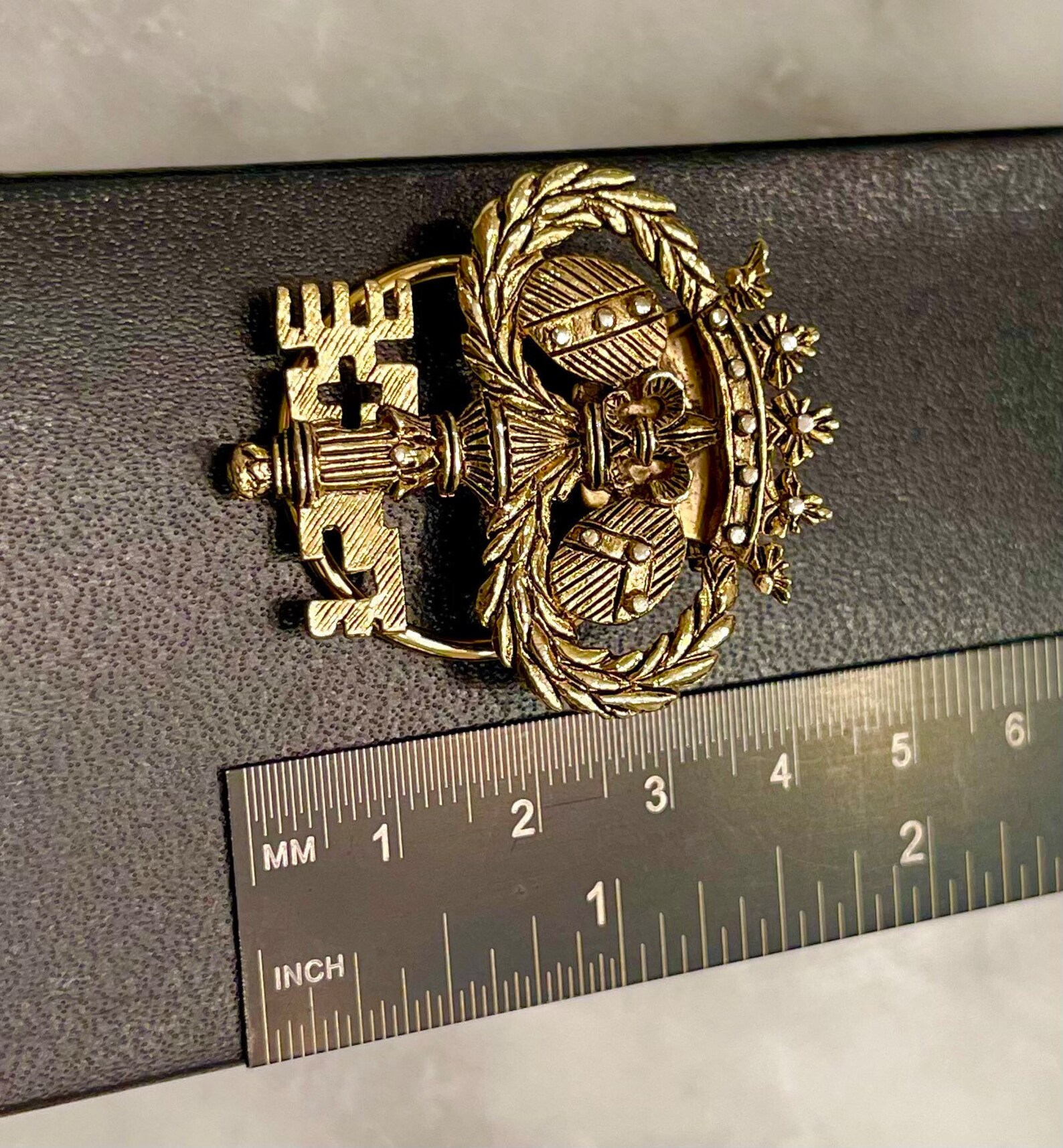Scarf Clip MCM Fleur De Lis Crown Laurel Wreaths Key Royal Gold Unusual ...