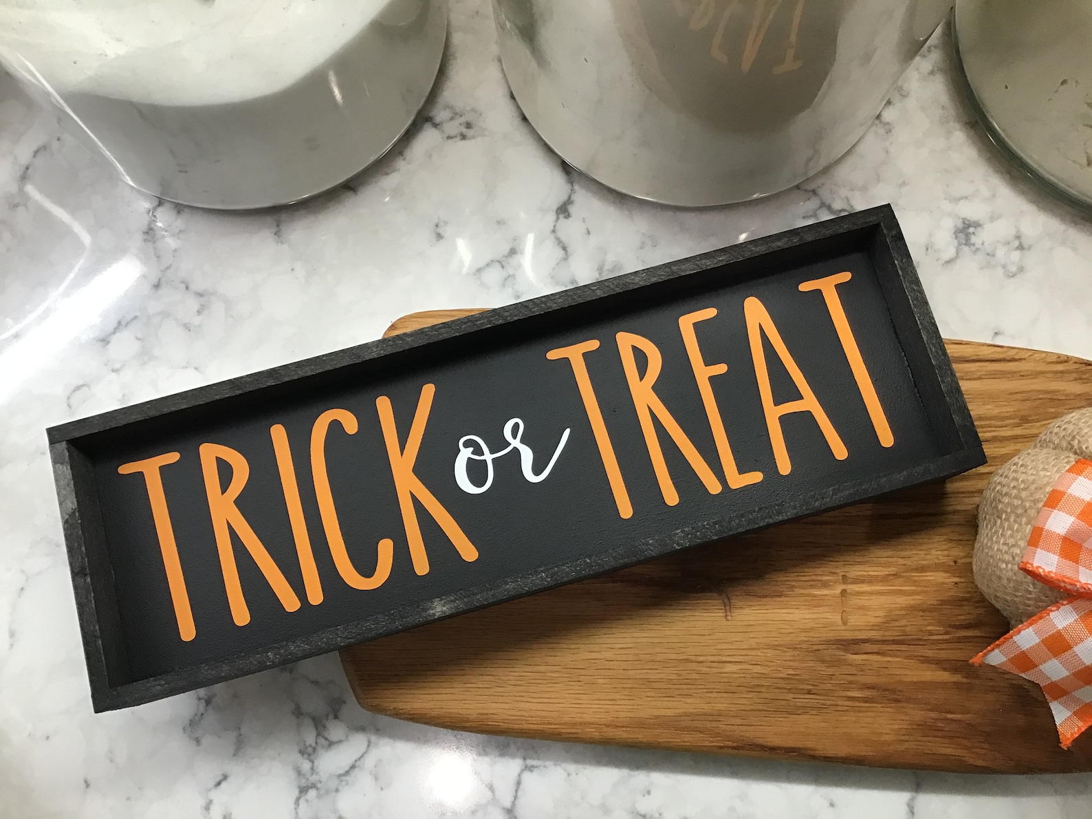 14 Simple, Easy Farmhouse Halloween Decor Ideas You'll Love