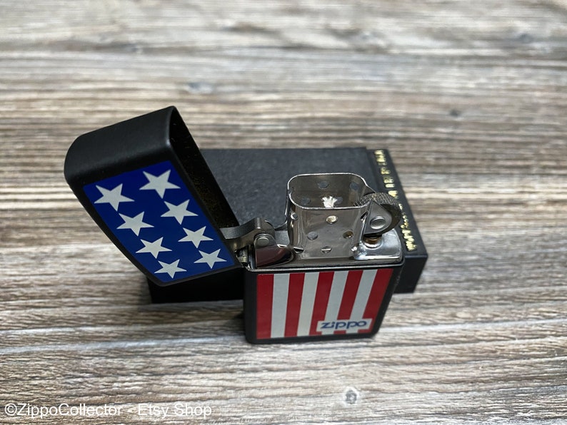 Collectibles Tobacciana Vintage Like New in Original Box 1989 USA Stars & Stripes Flag Zippo ...