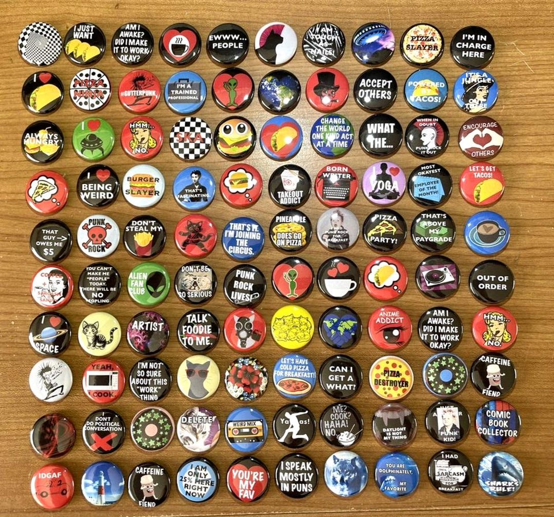 100 Buttons Pins HUGE Lot, Lot of 80's 90's Y2K Vintage Style Buttons ...