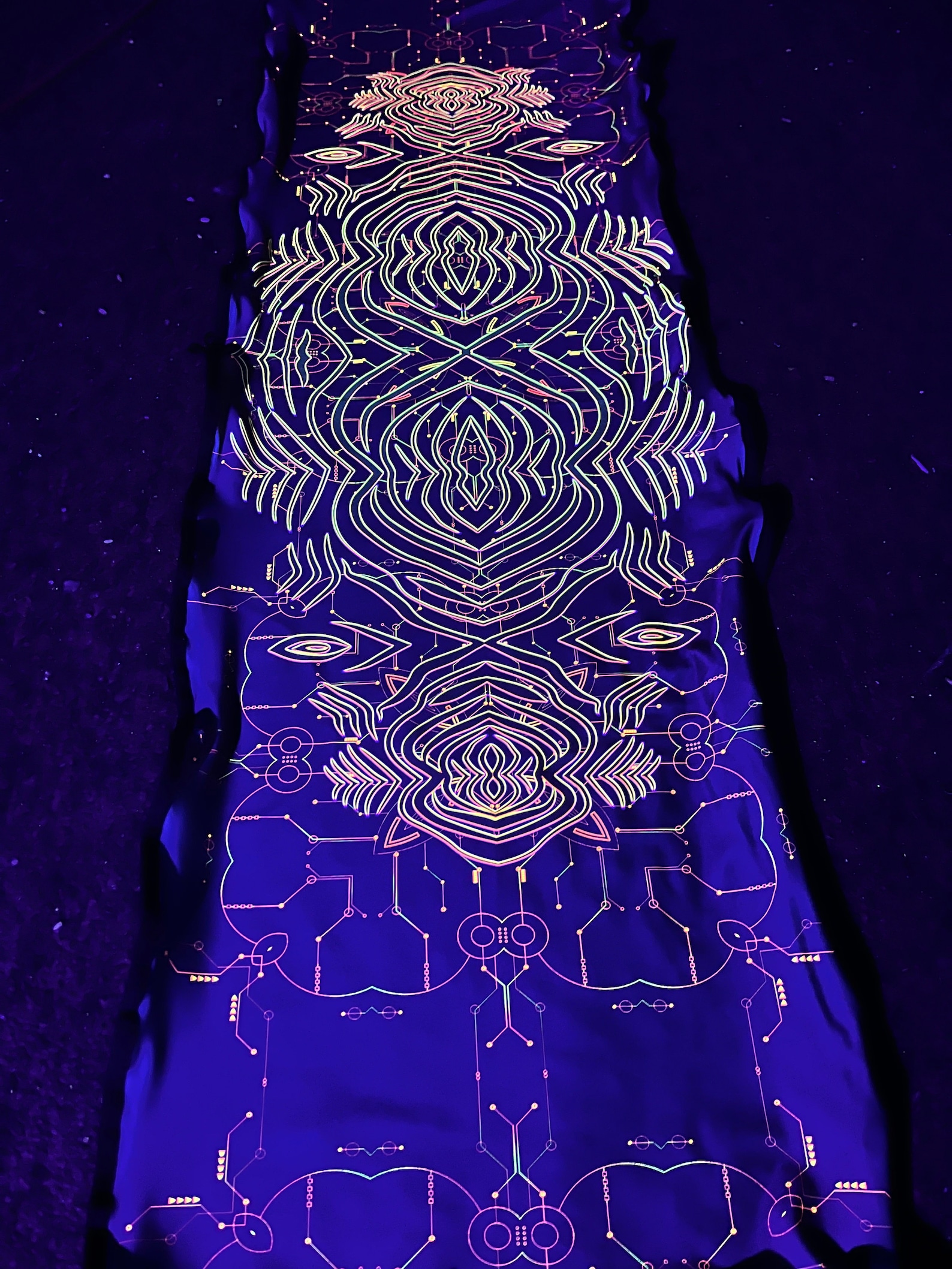 Long UV Reactive Psychedelic Tapestry - Trippy Art Installation ...