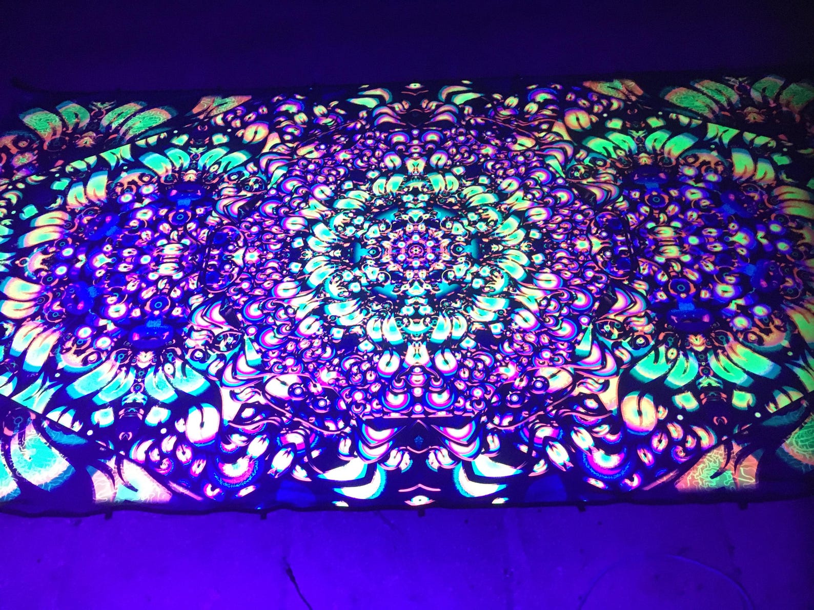 Flowers UV Psychedelic Backdrop Tapestry for Glow Party - Trippy ...