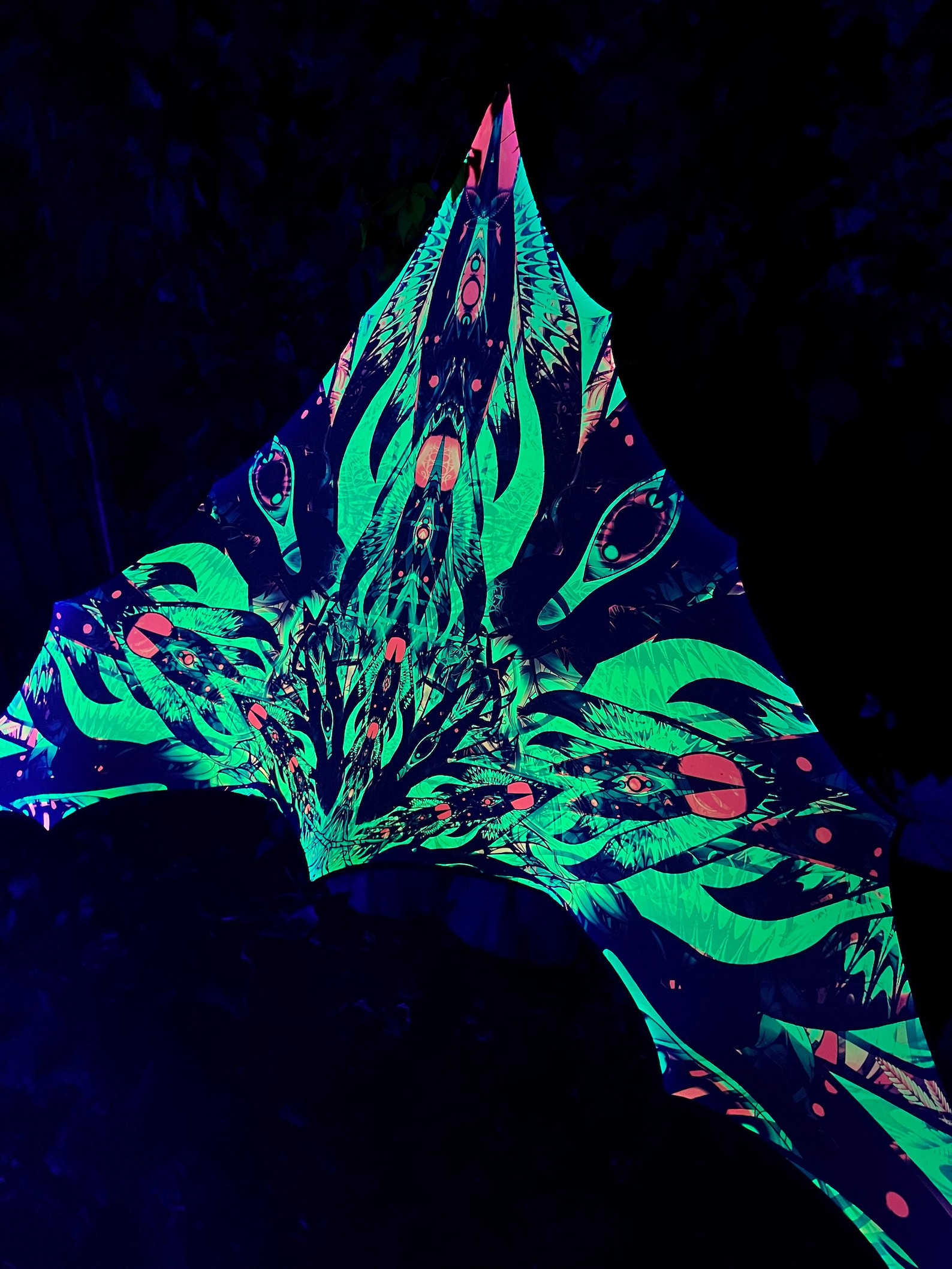UV Reactive Triangle Tapestry, Fluorescent Green, Psychedelic Party ...