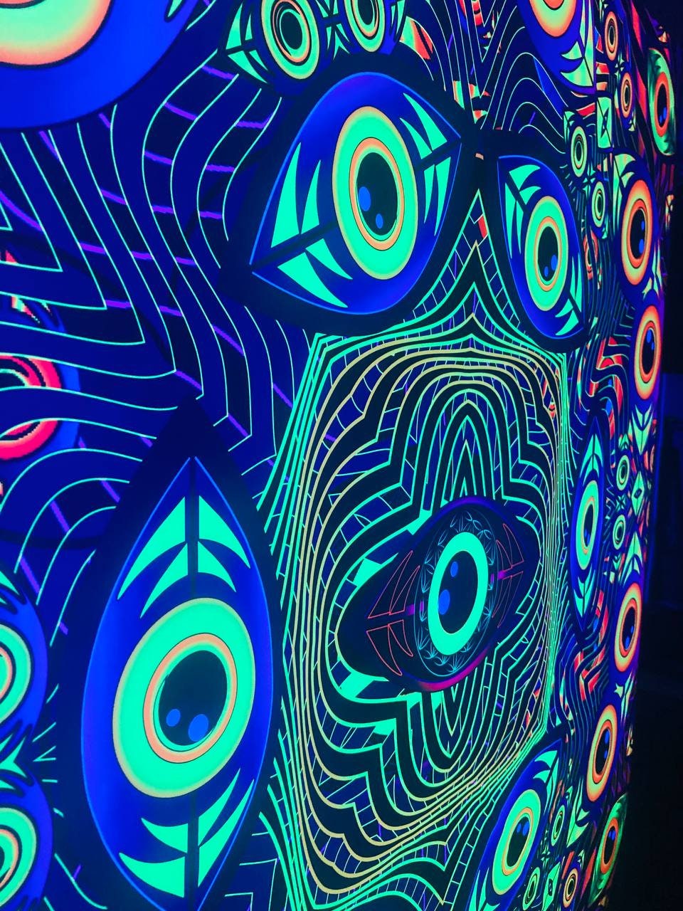 Fluorescent "eyes" Tapestry - UV Blacklight Psychedelic Wall Decor - Etsy