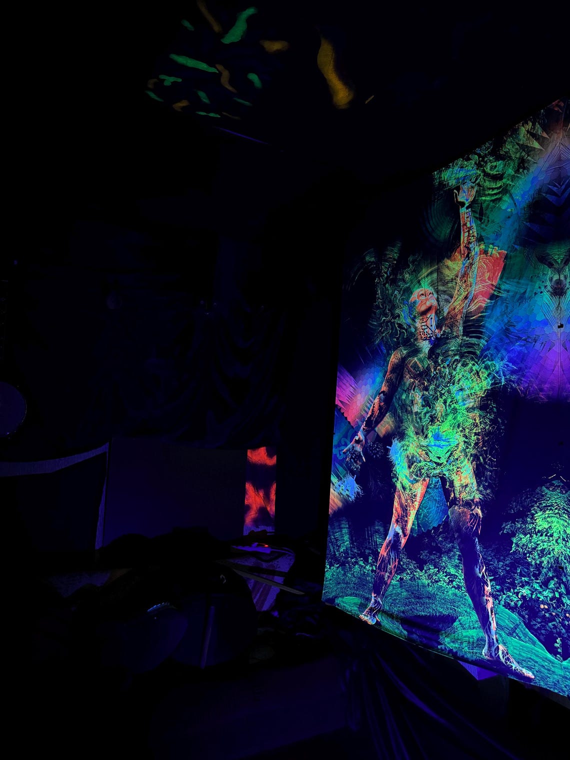 UV Reactive Psychedelic Backdrop Blacklight Tapestry - Aura Man ...