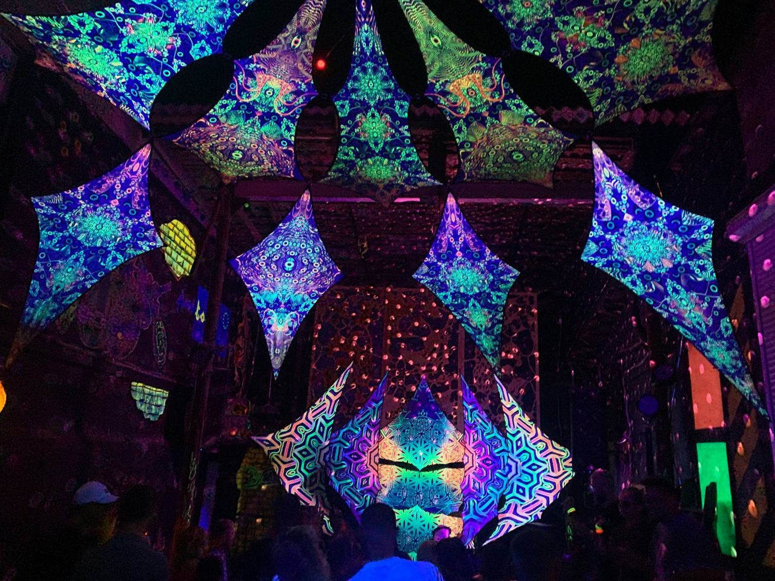 UV Festival Canopy DJ Stage Decor – Psychedelic Blacklight Lycra Setup ...