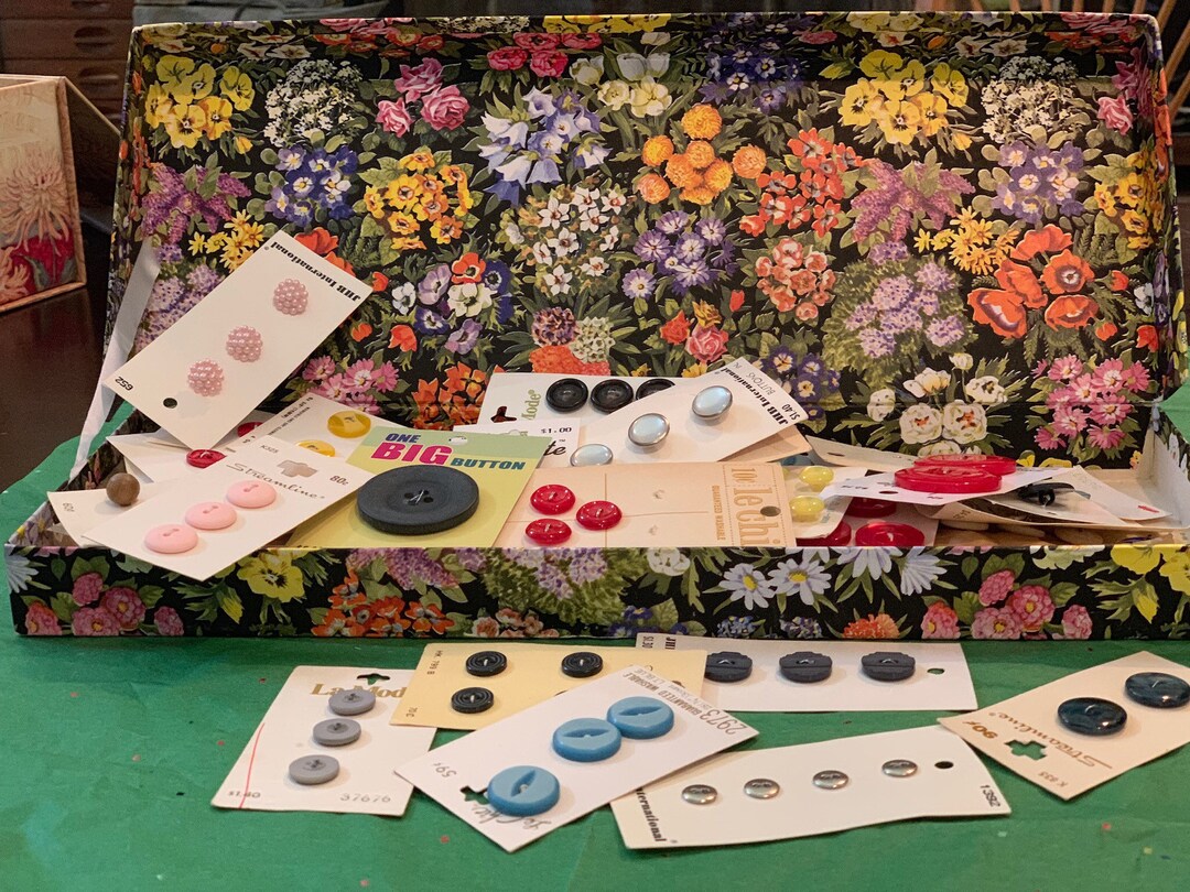 Vintage Button Box / Vintage Buttons - Etsy