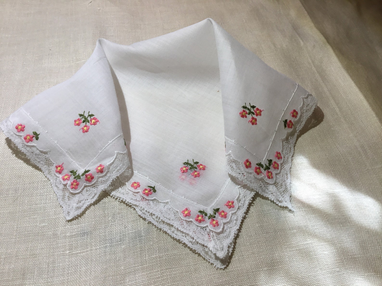 Vintage Handkerchief / Embroidered Pink Flowers and Lacy Hems - Etsy