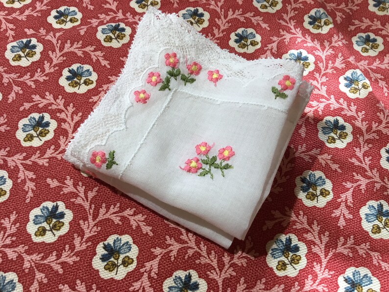 Vintage Handkerchief / Embroidered Pink Flowers and Lacy Hems - Etsy