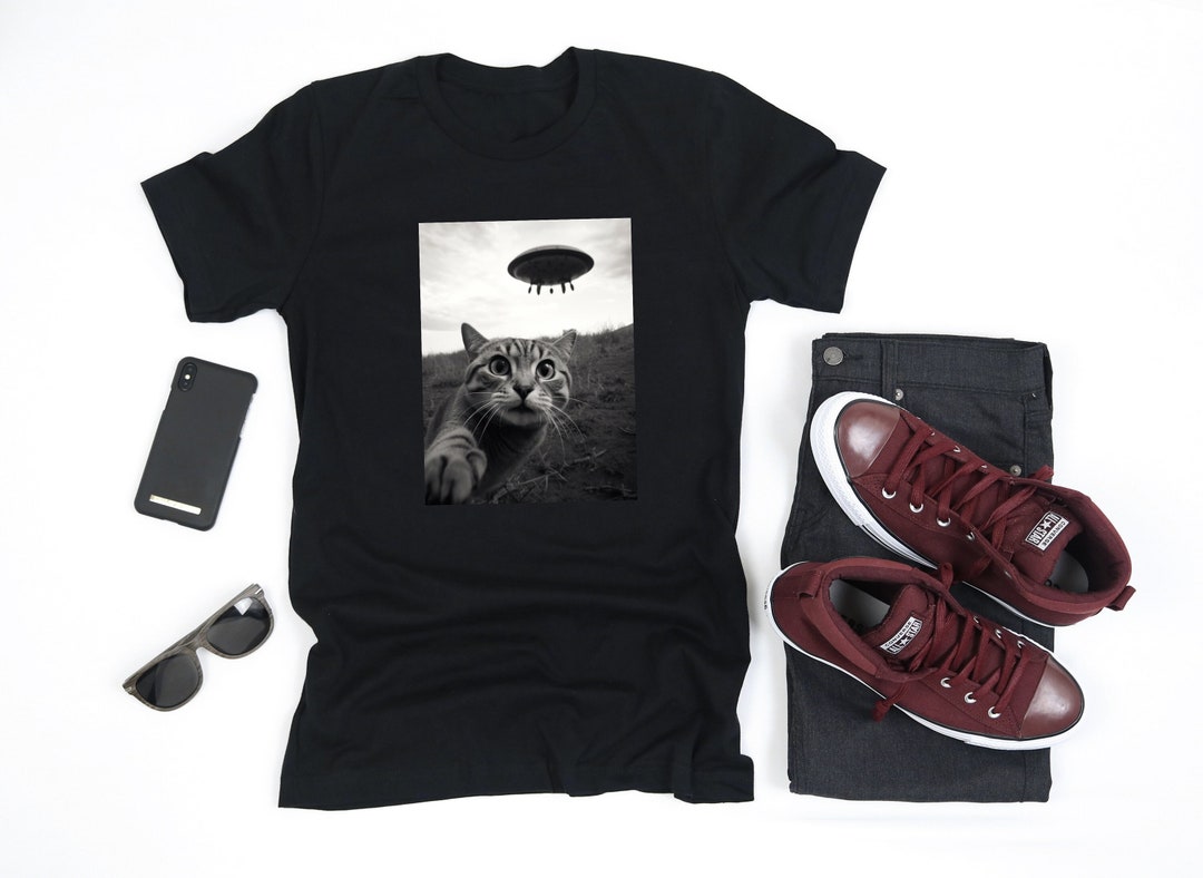 Cat and Ufos Shirt Cat Chased by UFO Funny Tshirt Aliens Cats Graphic ...