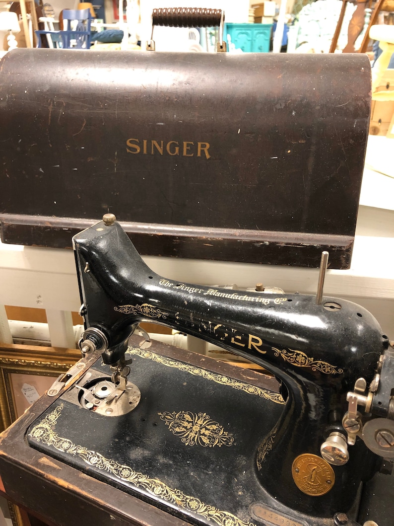 Vintage SINGER Sewing Machine With Domed Wooden Case, Vintage Equipment ...