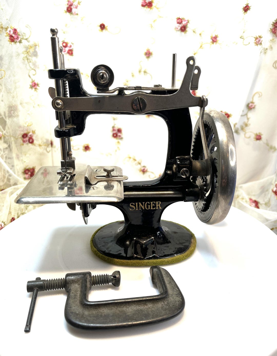 Singer Toy Sewing Machine With Clamp, No. 20 Miniature Sewing Machine ...