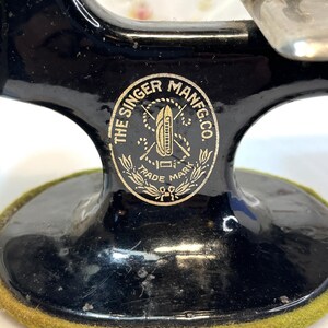 Singer Toy Sewing Machine With Clamp, No. 20 Miniature Sewing Machine ...