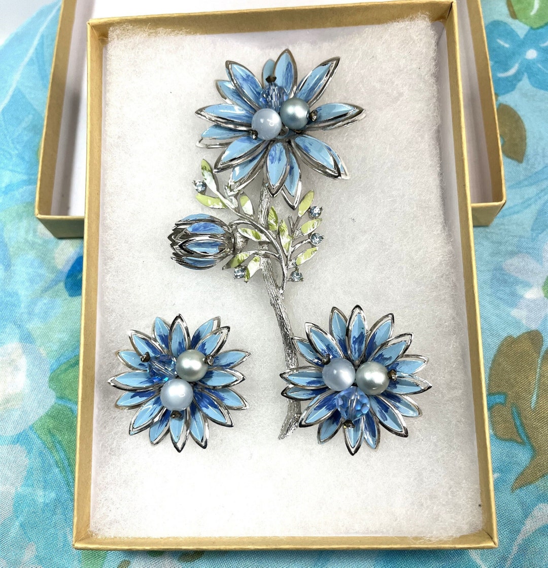 Coro Blue Flowers Brooch & Clip on Earrings, Silver Tone Enamel Coro ...