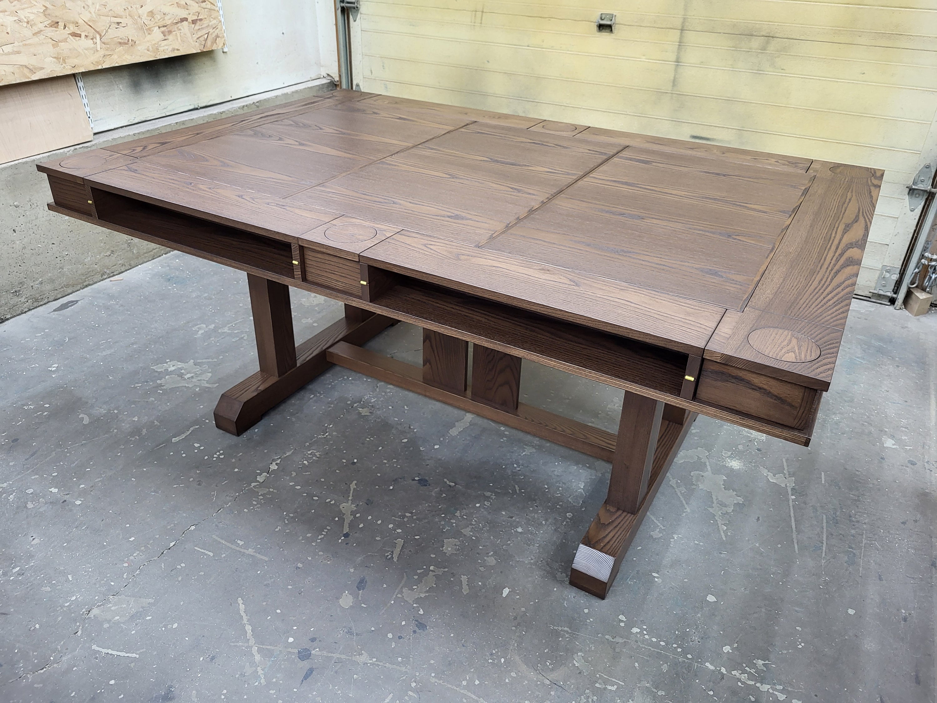 Dungeons & Dragons Board Game Table With Six Fold Down Player Stations ...