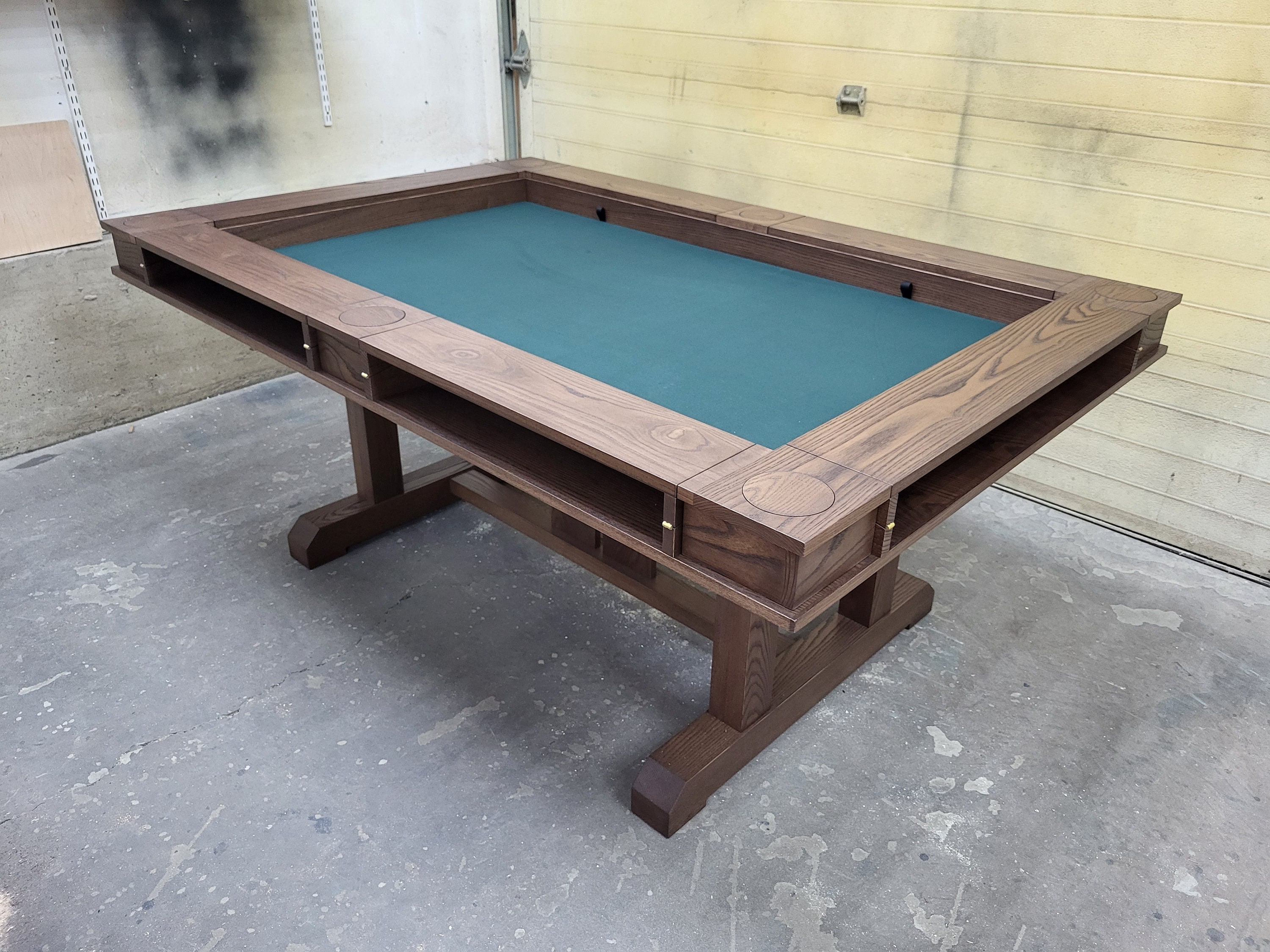 Dungeons & Dragons Board Game Table With Six Fold Down Player Stations ...