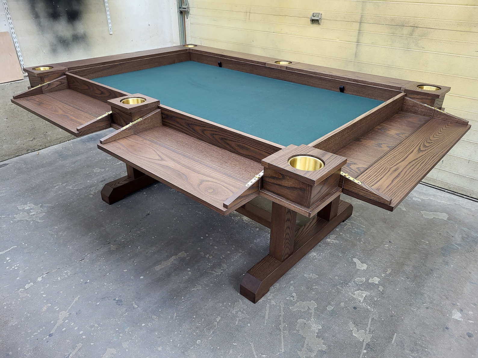 Dungeons & Dragons Board Game Table With Six Fold Down Player Stations ...