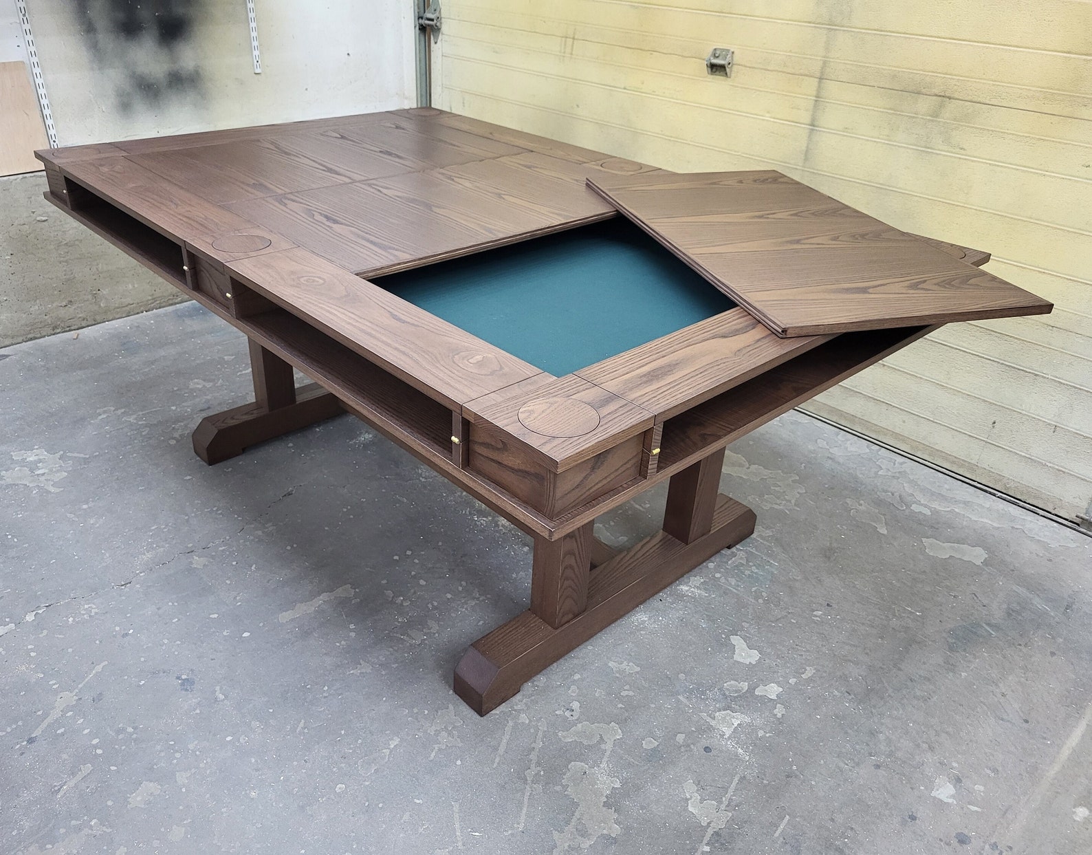 Dungeons & Dragons Board Game Table With Six Fold Down Player Stations ...
