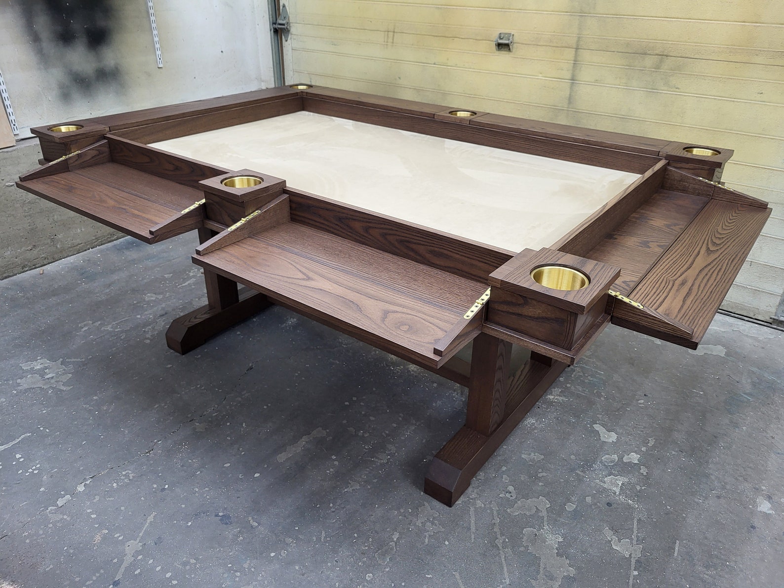 Dungeons & Dragons Board Game Table With Six Fold Down Player Stations ...