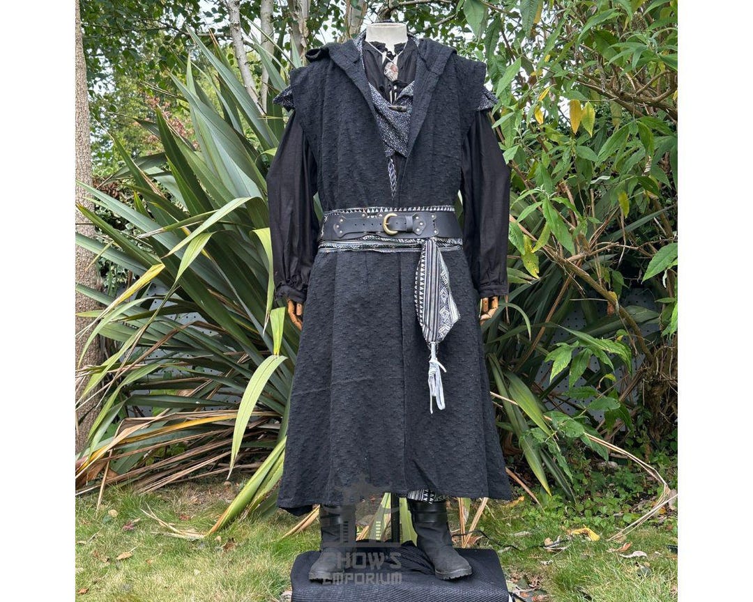 The Spellcaster LARP Outfit - 3 Pieces | Hooded Waistcoat, Sash, Belt ...