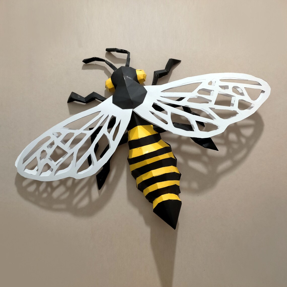 Eine Biene als PDF zum ausdrucken, als DIY Wanddeko oder als 3D ...
