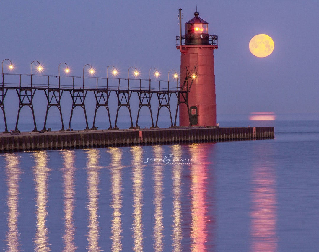 South Haven Lighthouse Moonset/wall Art/south Haven Michigan/lighthouse/photograph/ Michigan ...